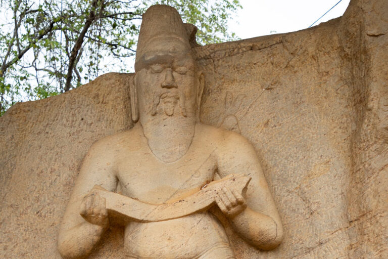 King Parakramabahu - The Greatest Monarch of the Polonnaruwa Realm!